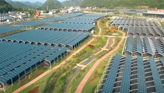 Solar photovoltaic project in Anlong, south China's Guizhou Province ...