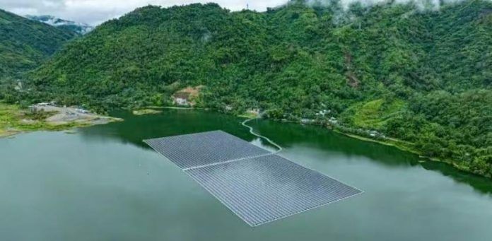 Philippines' First Floating Solar Power Station Connected to Grid